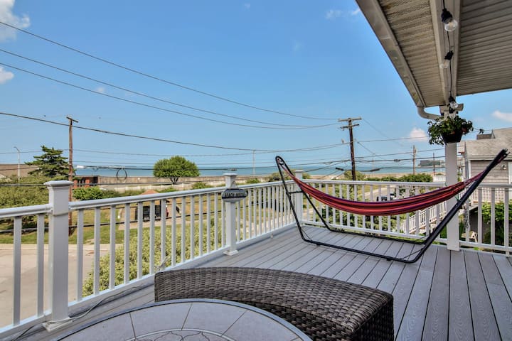 Revere Beach House, Logan Airport, Bay Views - Boston, MA