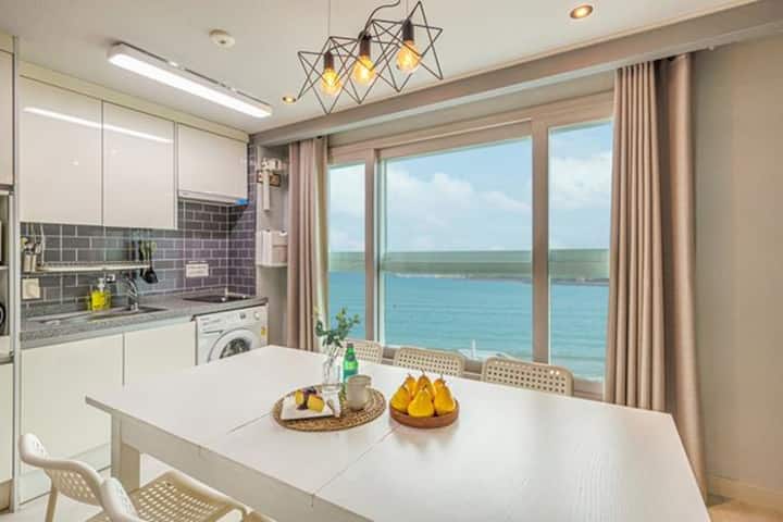 탑 모던감성 오션뷰 숙소 객실, 원베드 탑 스위트 - Busan