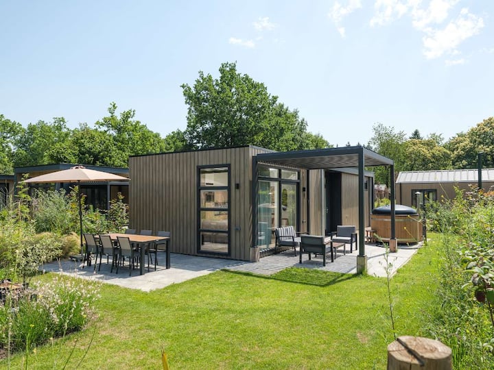 Batenburgh Deluxe With Hot Tub | 4 Persons - Apeldoorn