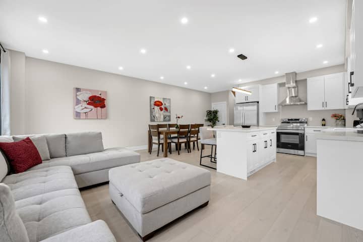 *Premier* 5 Bed Home Near Hospital/niagara/toronto - Hamilton