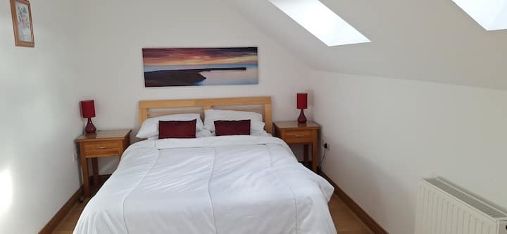 1 Bed Cottage - Sleeps 2 - Parking - Wifi - Mumbles