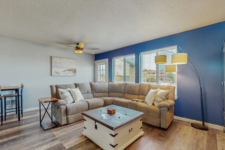 2 Br Townhouse Located Steps From The Beach - Long Beach