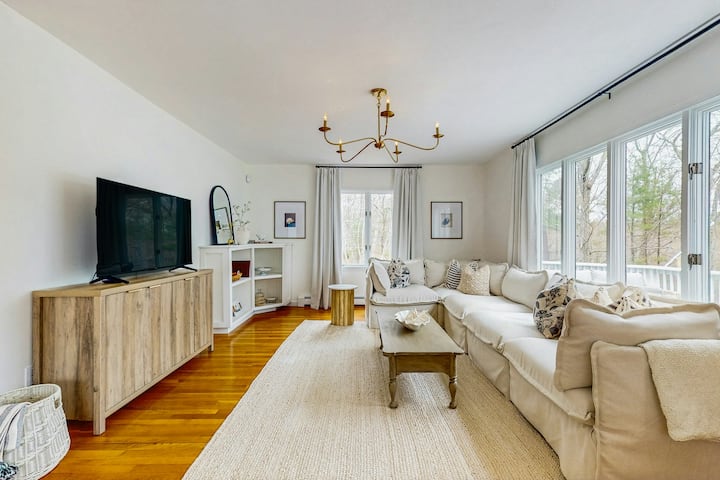5br Charming Home Near The Ocean W/ A Deck & Wifi - Ogunquit, ME