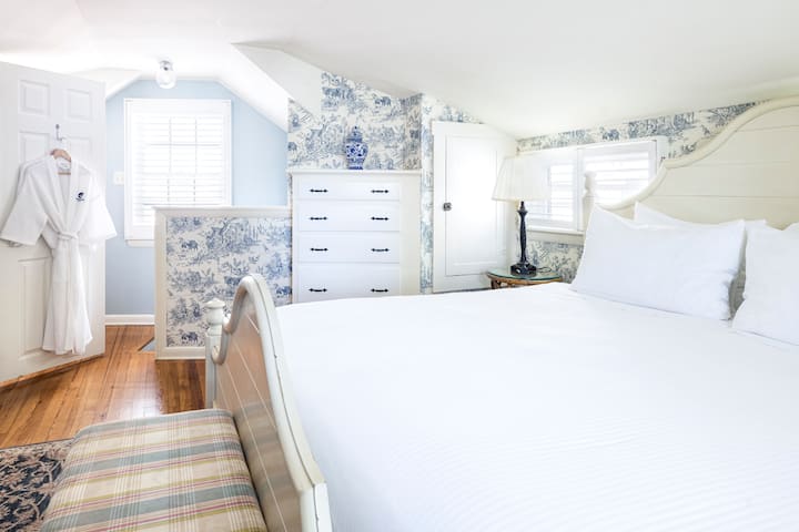 Charming 2br Cottage | Porch & Full Kitchen - Dewey Beach, DE