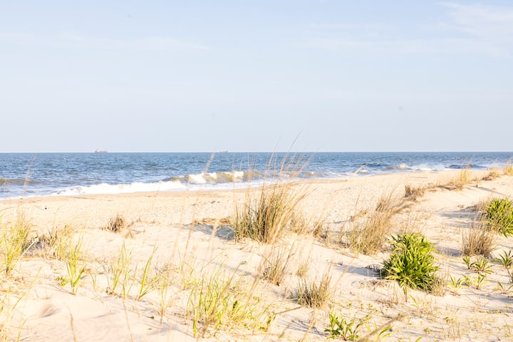 Spacious Double Queen Room | Sitting Area & Wi-fi - Dewey Beach, DE