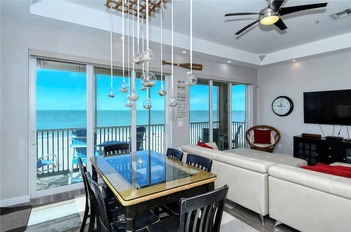 Marbella Villa 1: Beachfront 3-bedroom Condo Ami - Anna Maria Island, FL