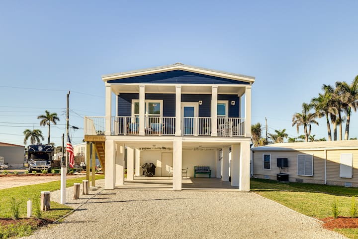 1 Mi To Beach Access: Home W/ Porch In Fort Myers! - Punta Rassa, FL