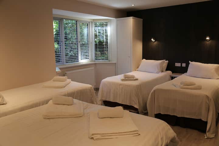 Family Ensuite At Debden Guest House - Ruislip