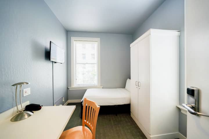 Shared Retreat | Twin Peaks. Adults Only - Usa