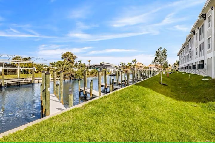 Boat Slip, Heated Pool - Bacino Vista #205 - Cape Coral, FL