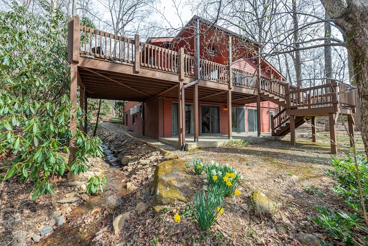 Woodscape | Updated Montreat Home | 5 Min. To Town - Black Mountain, NC