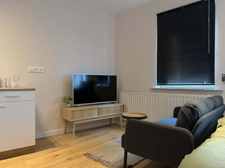Bright Studio W/ Workspace, Tv & Parking - Eindhoven