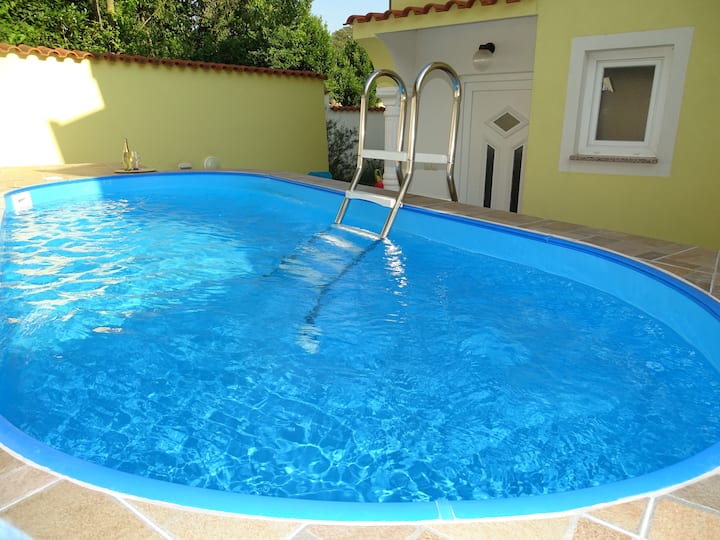 Geräumiges Ferienhaus In Dramalj Mit Möbliertem. - Crikvenica