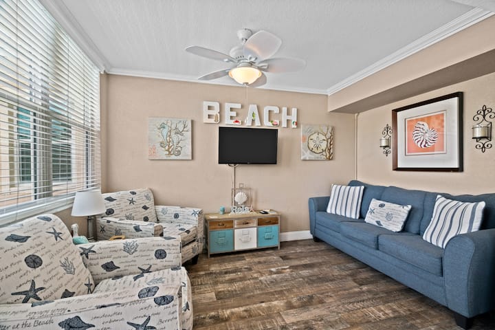 Cozy Family Condo | Heated Pool + Steps To Beach! - Clearwater Beach, FL
