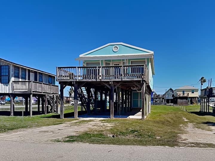 Surfside Crab Retreat | Pet-friendly - Freeport, TX