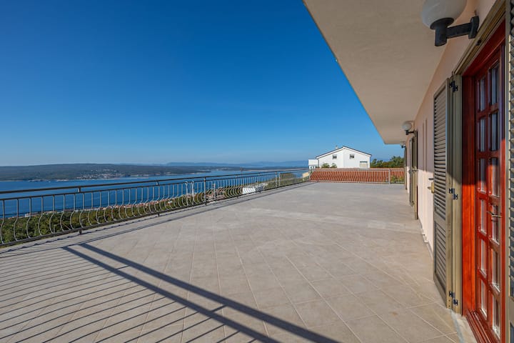 Appartement In Crikvenica Mit Großem Garten - Crikvenica