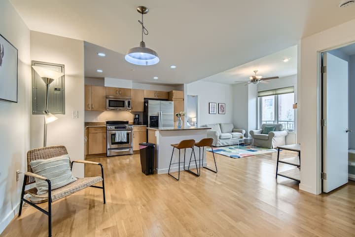 2-bdr Retreat With Rooftop Pool & Gym - Boulder, CO