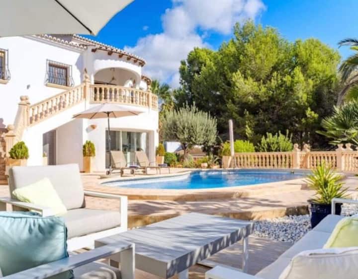 Serene Villa With Private Pool - Moraira