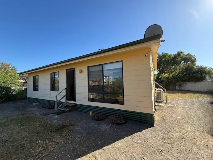 C & C Al Mare - Short Walk To The Beach! - Edithburgh