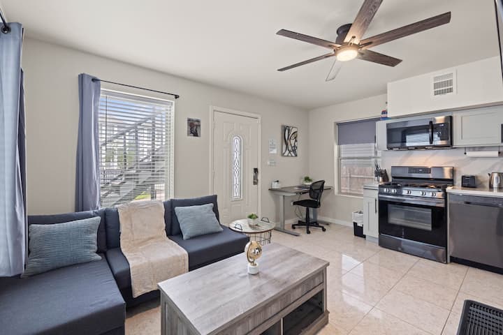 Heights Flat Nr Downtown | Yard Pets | Desk Wifi - Northside - Houston