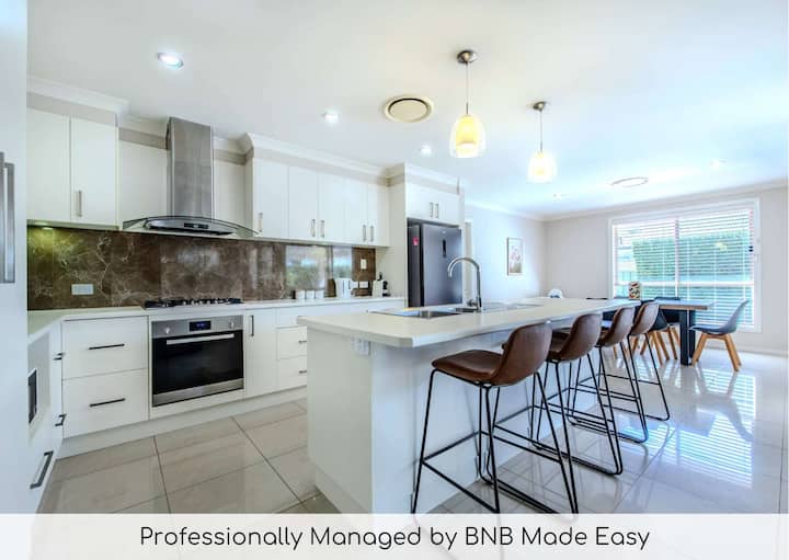 Loch Lomond | Spacious Living, Close To Zoo & Golf - Dubbo