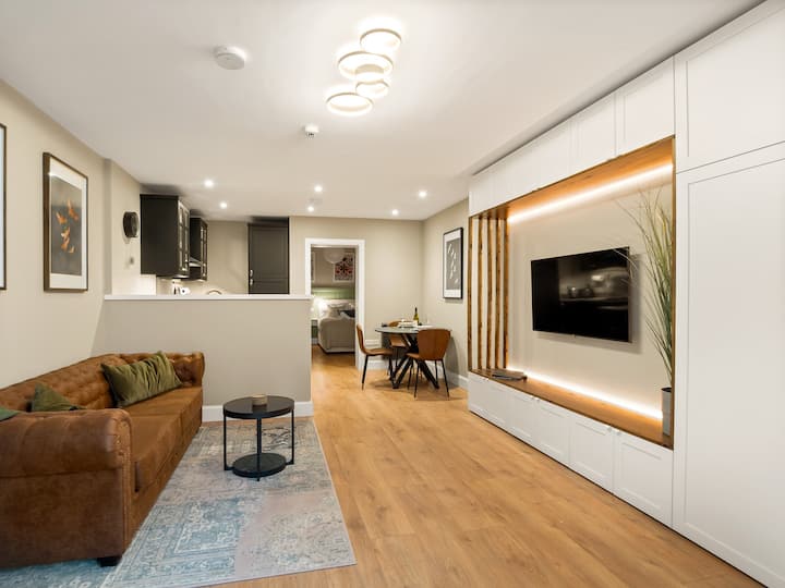 Main Street Hideaway - Clifden