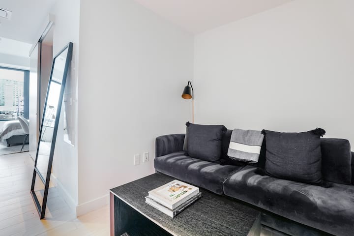 Blueground | Seaport, Gym, Nr Shops & Dining - Boston, MA
