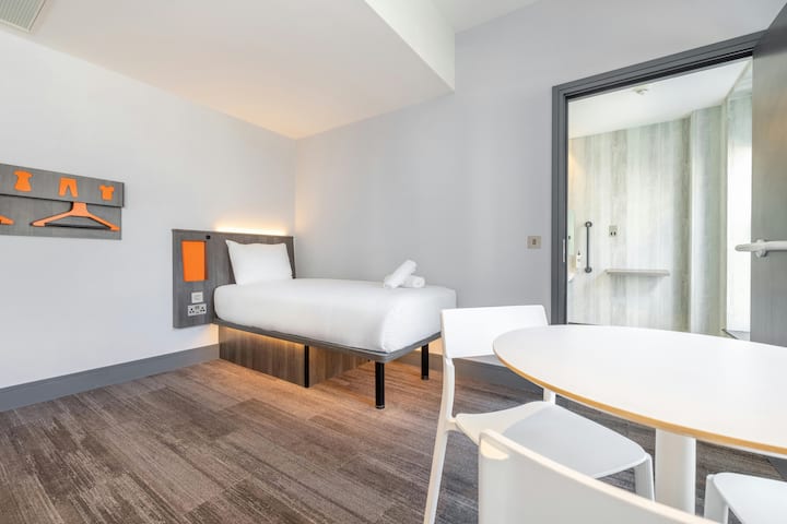 Spacious Room For The Whole Family - Belfast