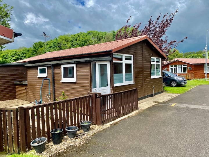 Large 3 Bed Chalet -Sleeps 6- Dog Friendly- Garden - Bridlington