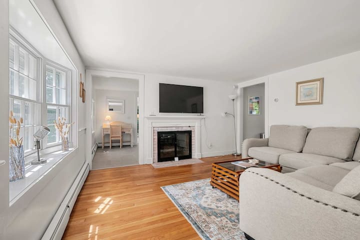 Walk To Seaside Park, Stylish Updated Interior! - Barnstable, MA