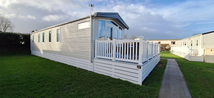 Devon Bay 3br Caravan - Hot Tub & Pet-friendly - Paignton