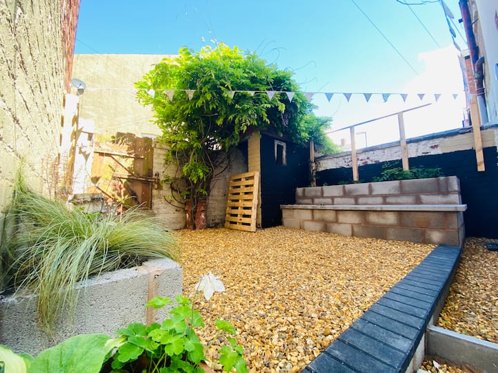 Blackpool - 4 Beds - Sleeps 10 - Pet Friendly - Blackpool