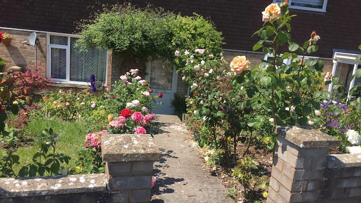 Captivating 2-bed House In Amesbury, Salisbury - Amesbury