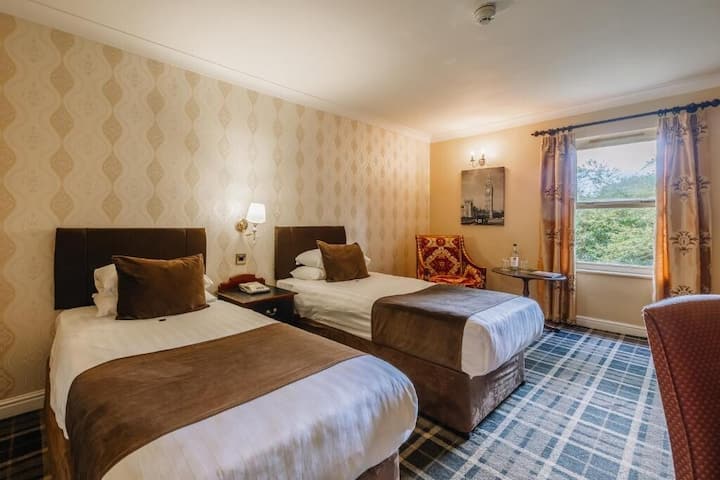 Stylish Escape With Swimming Pool & Sauna - Ipswich