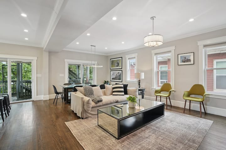 Clean, Contemporary Duplex | Sleeps 17 - Hyde Park - Boston