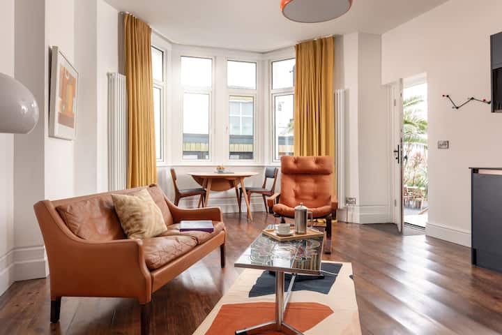 Modern Apartment - Jimi Hendrix - Falmouth University - Falmouth Campus