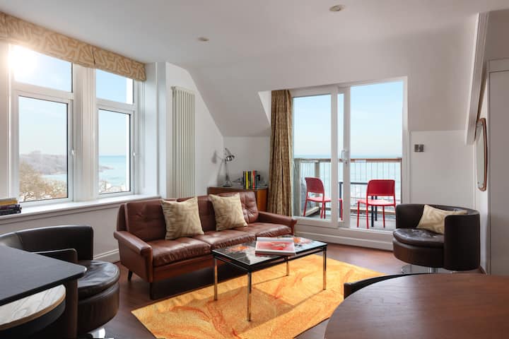 Superior Apartment - David Bowie & Friends - Falmouth University - Falmouth Campus