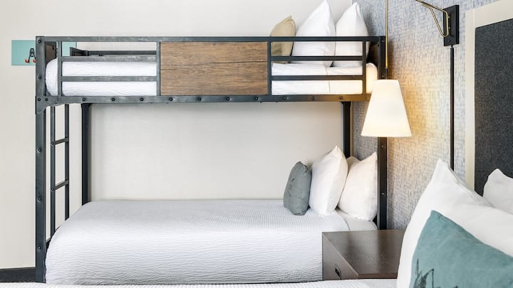 Queen + Twin Bunks At Gravity Haus Steamboat - Steamboat Springs