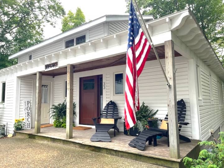 Stunning Cottage Near Lake Michigan - Grand Haven, MI