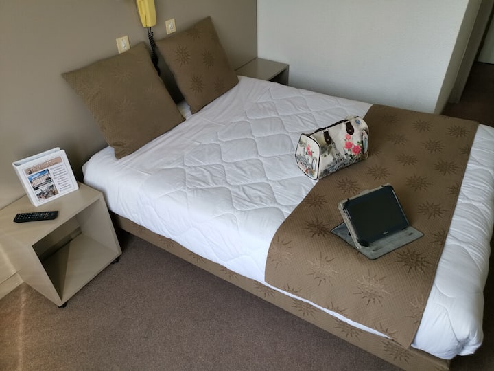 Cozy And Spacious Unit, Near Prime Attractions! - Lourdes