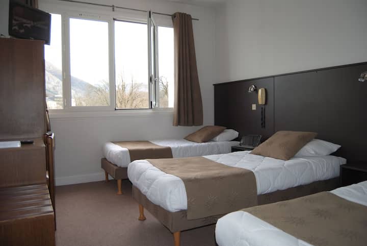 Spacious Unit! Scenic Views, Parking, Near Sites! - Lourdes