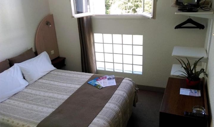 Comfort & Relaxation! Parking, Onsite Restaurant! - Lourdes