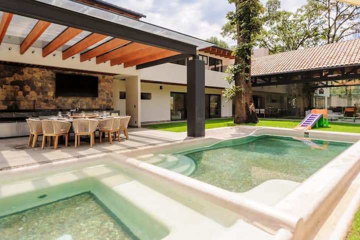 Superb And Spacious Residence With Garden And Pool - Valle de Bravo