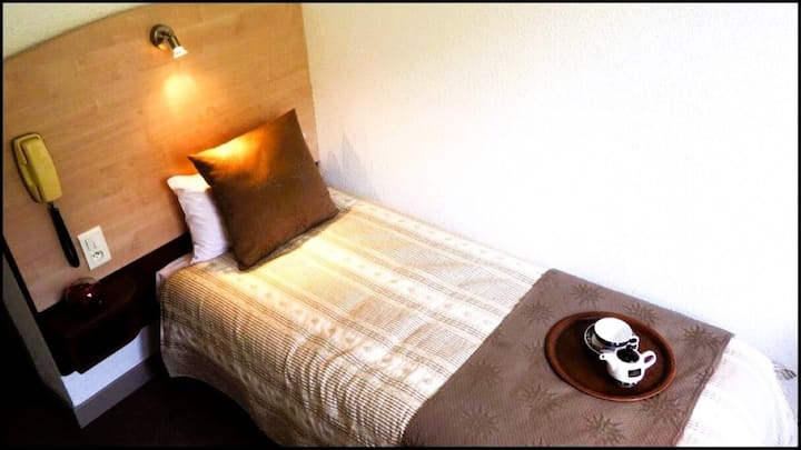 Charming Room, Ideal For Exploring! Near Sites! - Lourdes