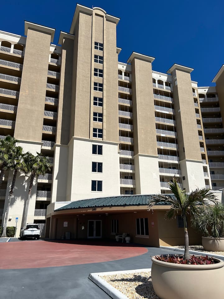 Beach Elegance With A View. - Daytona Beach, FL