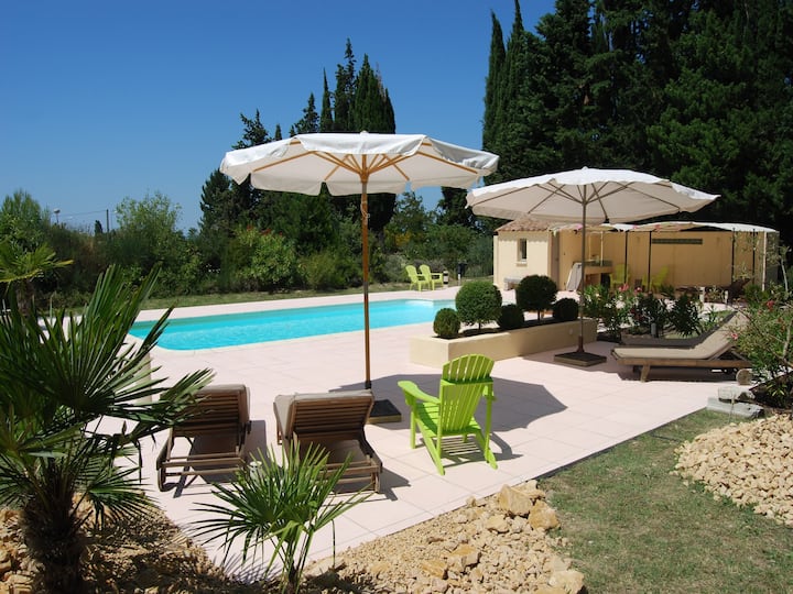 Stunning Poolside Haven - No Extra Cost - Café de la Paix