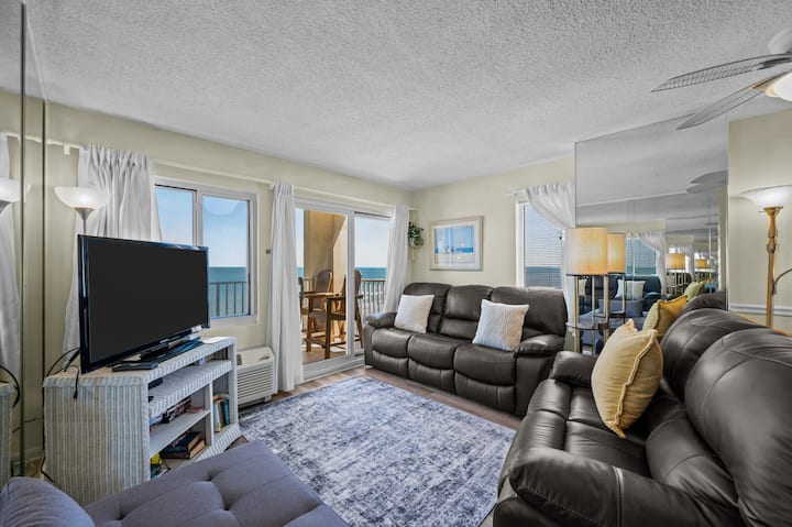 Oceanfront Beach Condo, Pool, Gym, Fishing Surfing - Virginia Beach, VA