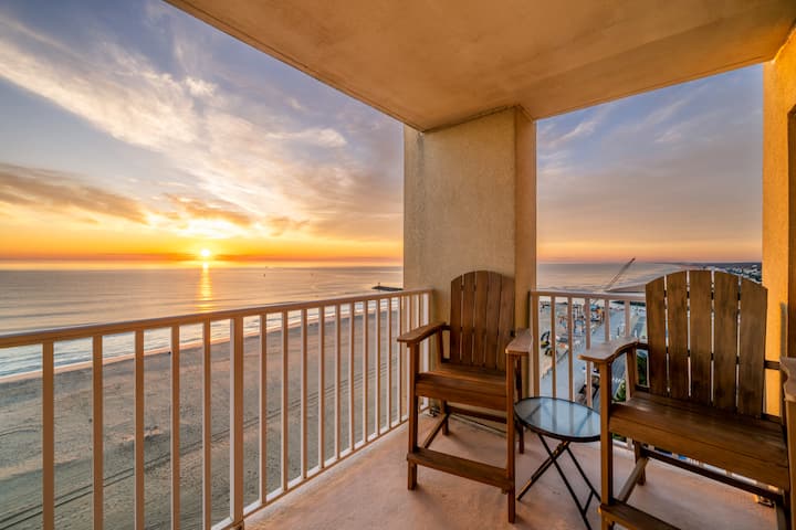 Oceanfront Beach Condo, Pool, Gym, Fishing Surfing - Virginia Beach, VA
