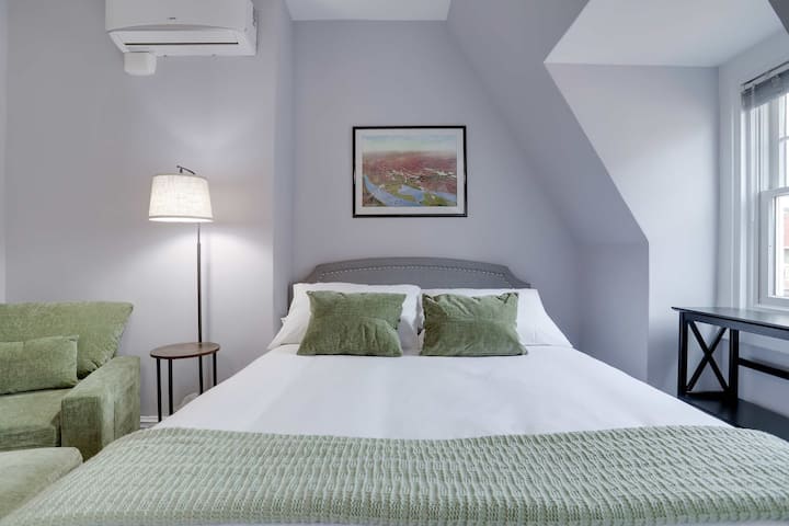 Sojourn Studio | Convenient And Walkable In Dupont - Washington, D.C.
