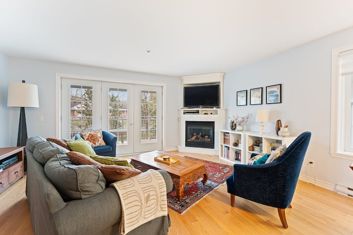 2br With Pool, Gym, Spa & Tennis - Bromont